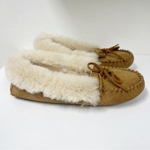 Vineyard Vines | Shoes | Vineyard Vines Shearling Moccasin Slippers 8 ...